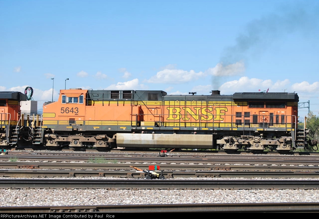 BNSF 5643